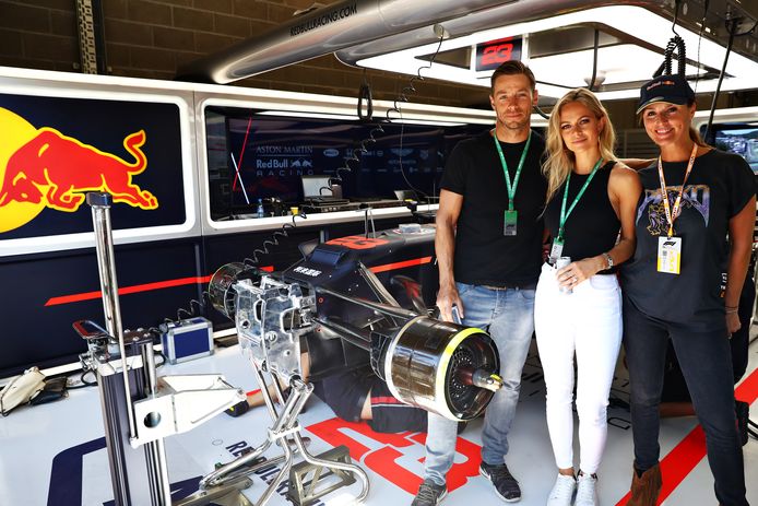 Louis Talpe en kersverse echtgenote Tiffany amuseren zich in ...