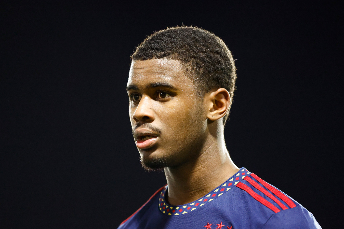 Ajax-talenten staan te trappelen naast John Heitinga: ‘Technisch vaak ...