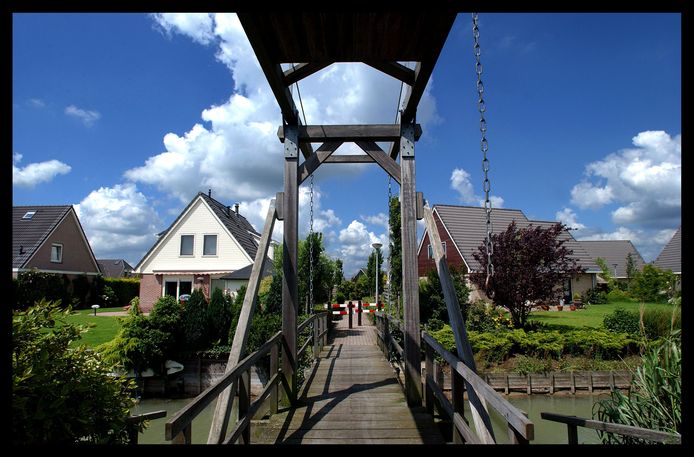 Den Haag wil van vakantieparken woonwijken maken, maar dat schiet in ...