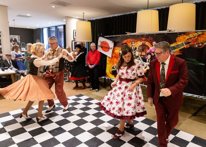 Rock-’n-roll groep laat oude tijden herleven in Bests’ verzorgingshuis ...
