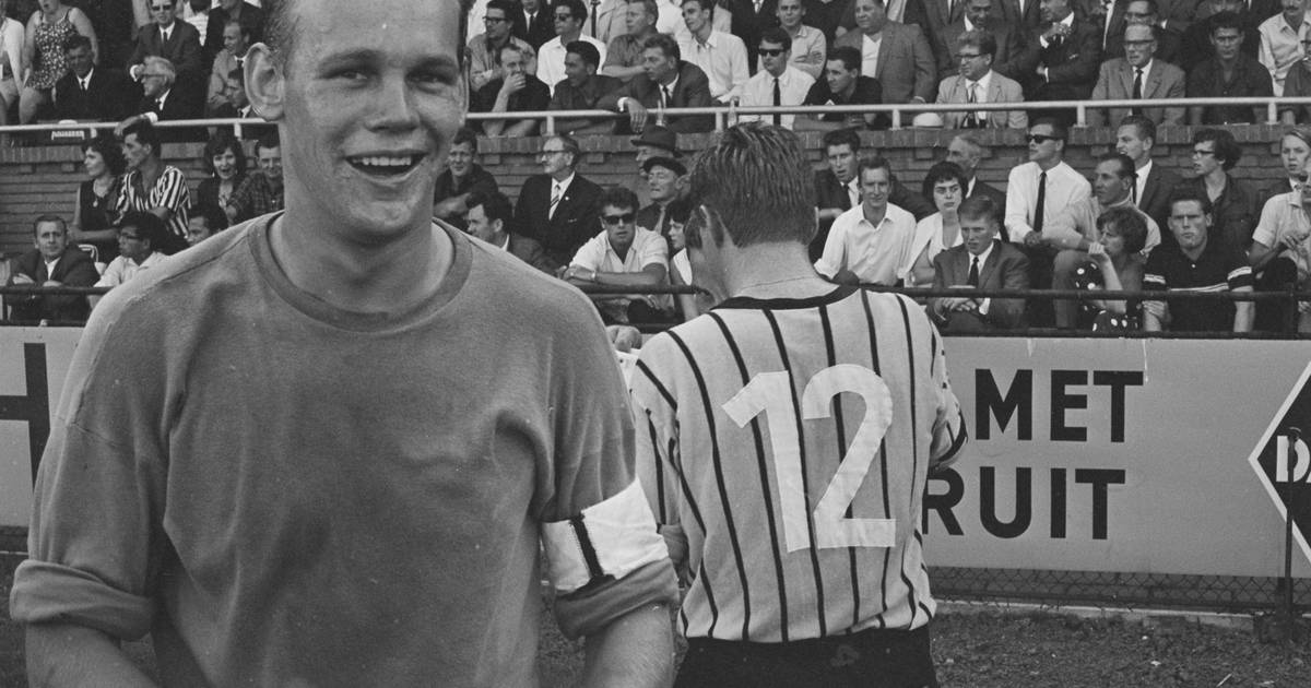Massaal afscheid van NAC clubicoon Peter van de Merwe in Roosendaals ...
