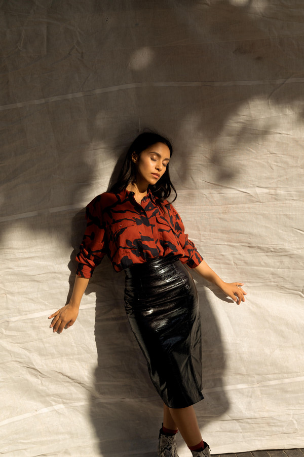 Nora Gharib uit ‘Patser’ lanceert een kledingcollectie | Foto | hln.be