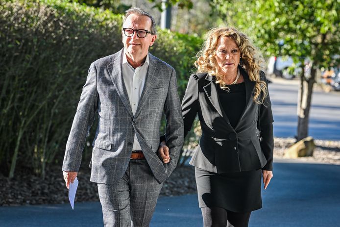 IN BEELD. Bekend Vlaanderen neemt afscheid van Nicole | Nicole van ...