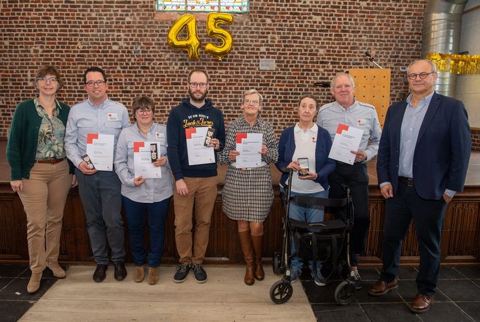 Rode Kruis Wielsbeke huldigt verdienstelijke leden | Wielsbeke | hln.be