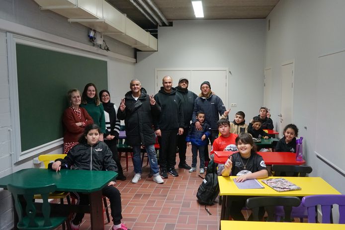 Boxing Club Temse helpt jongeren eerst met huiswerk, vooraleer ze in ...
