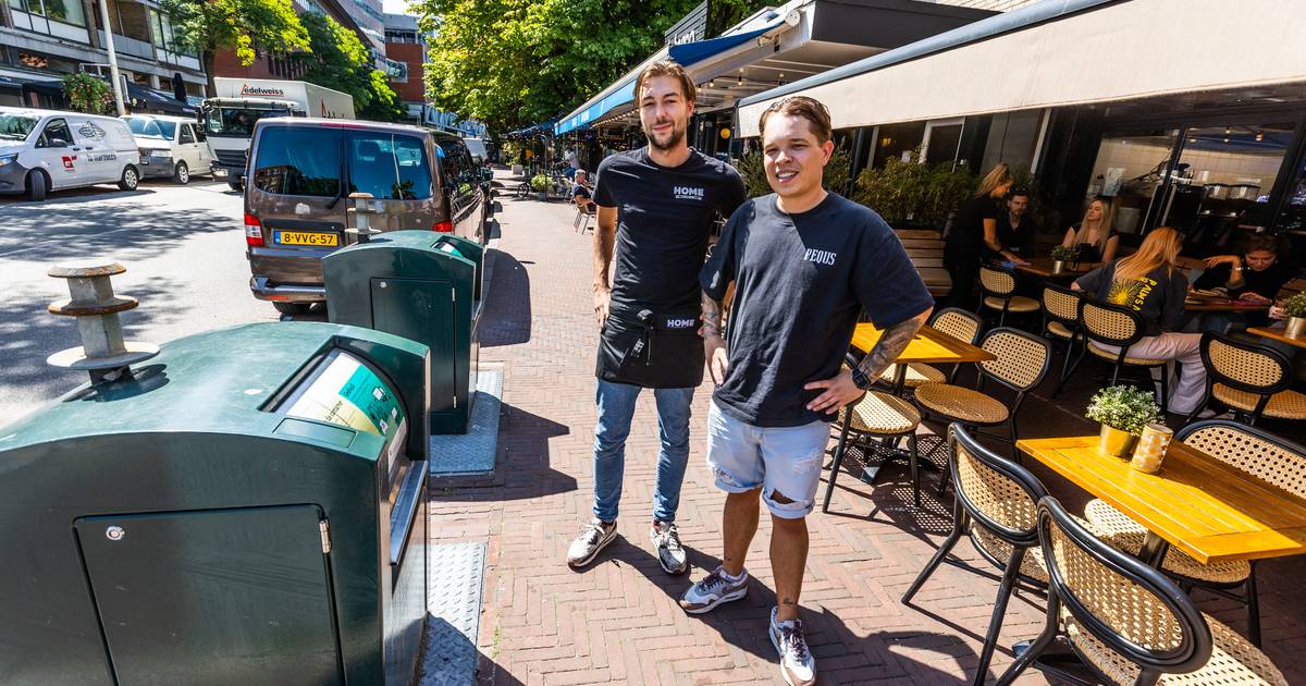 Bezoekers ontvluchten terras om stinkende walmen van afvalcontainers ...