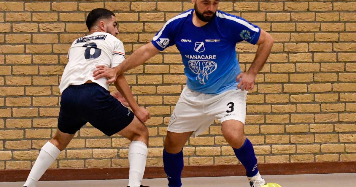 Zaalvoetballers AGOVV blameren zich in beker; Apeldoorners afgedroogd ...