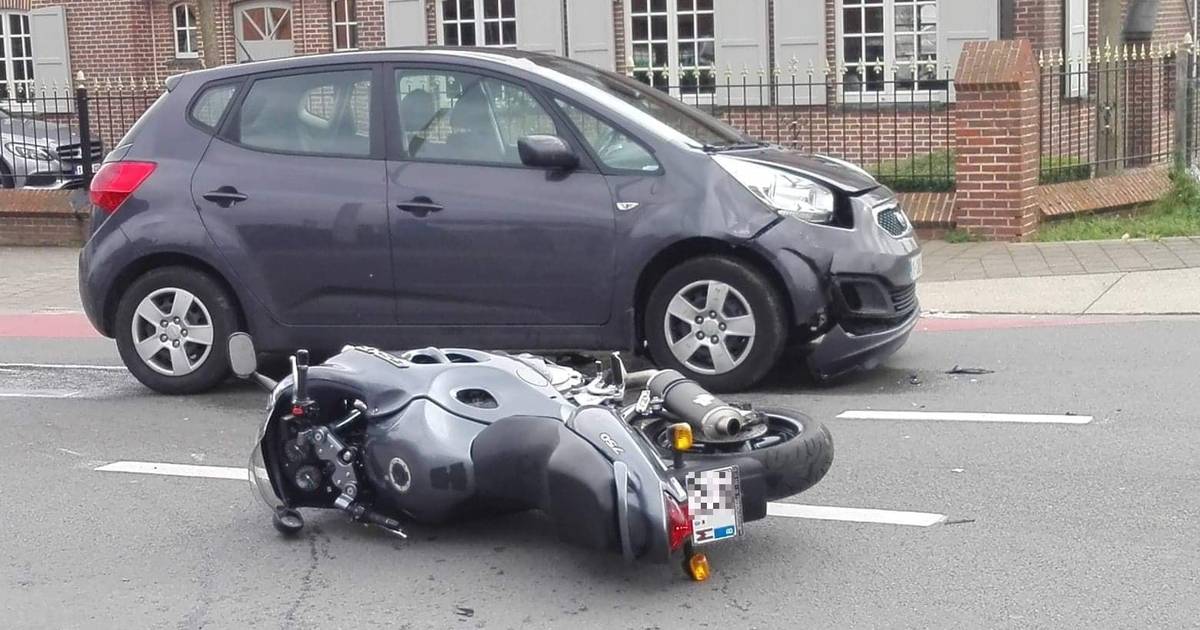 Motorrijder gewond bij ongeval aan kruispunt De Buke | Zottegem | hln.be