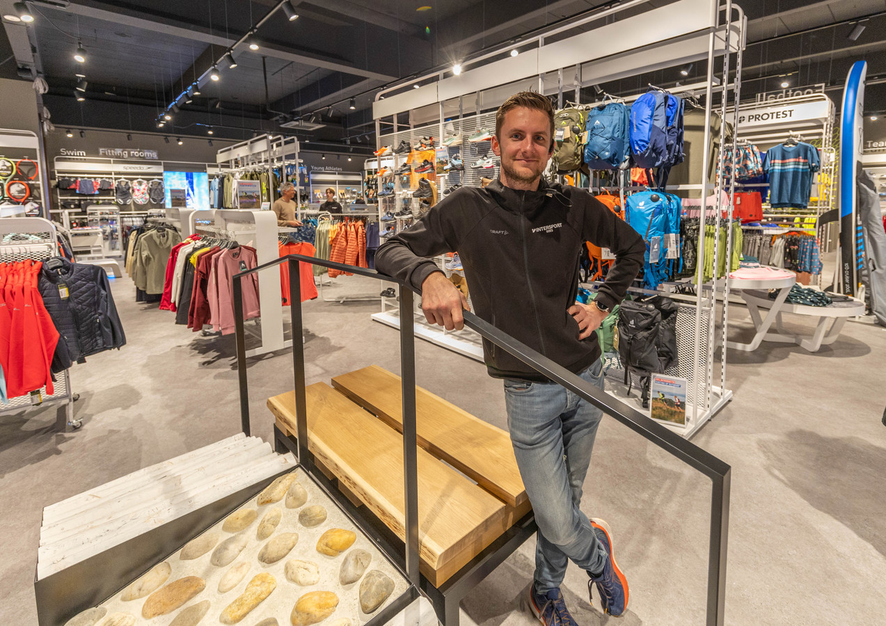 Sjoerd is blij met zijn drie keer zo grote sportwinkel in Goes: ‘Het ...