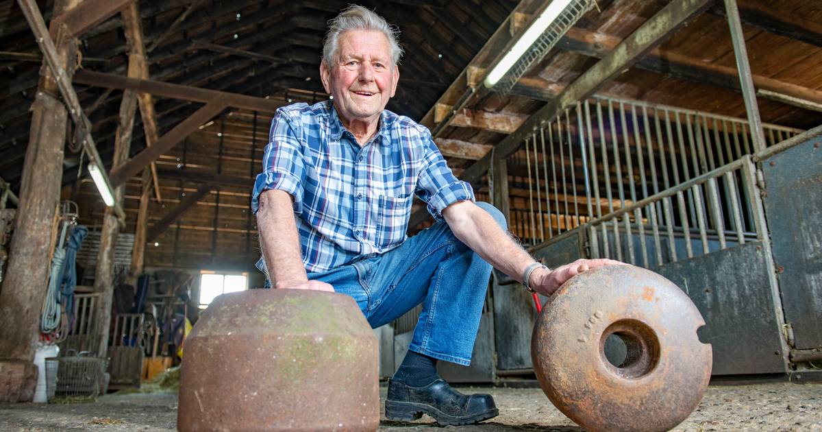 Merkwaardige bollen op boerderij van Willem-Jan in Eefde blijken ...
