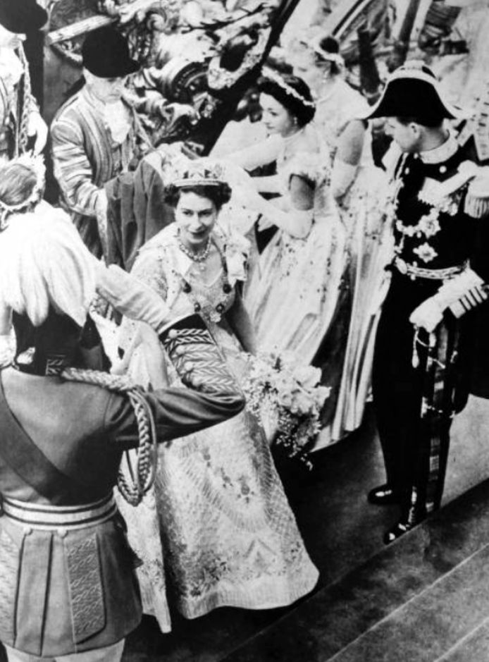 IN BEELD. Zo zag de kroning van Elizabeth II in 1953 eruit | Royalty ...