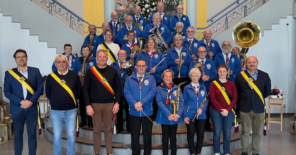 Harmonie Bredene pakt na 75 jaar uit met nieuwe uniformen | Bredene ...