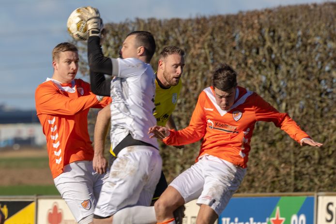 Angeren grijpt winst in kelderduel en duwt HAVO naar rand van de ...