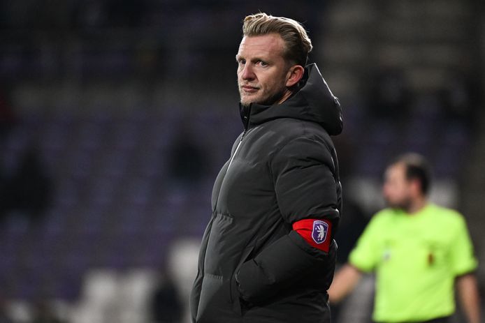 Dirk Kuyt beleeft teleurstellend debuut bij Beerschot: ‘Ik wil het ...