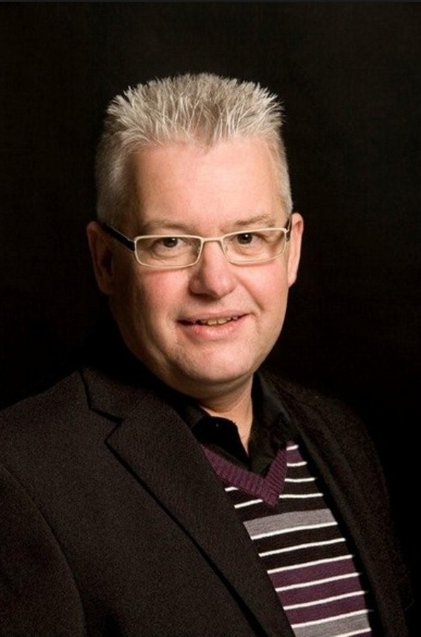 Frank Hommel gekozen als lijsttreker van de VVD in Tholen | Foto | pzc.nl Frank Hommel gekozen als lijsttreker van de VVD in Tholen | Foto | pzc.nl