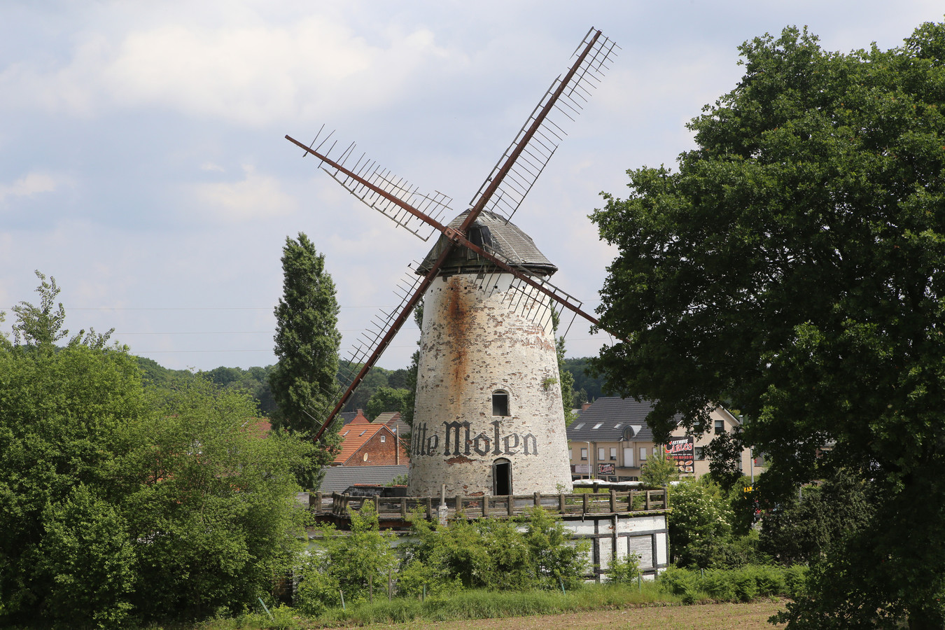 De wieken van de Witte Molen draaien weer, het einde van de restauratie ... De wieken van de Witte Molen draaien weer, het einde van de restauratie ...