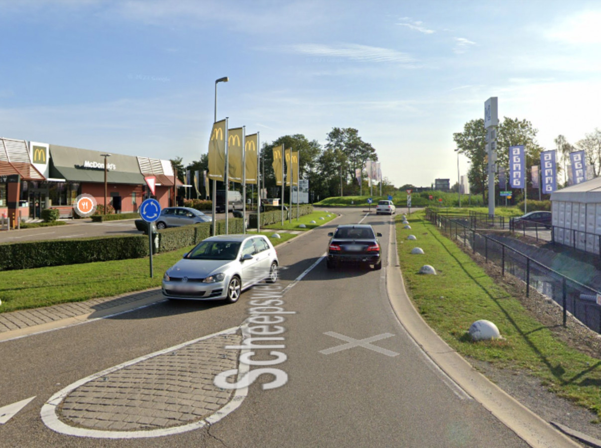 Werken aan rotonde in Eisden, omleiding over één rijstrook voorzien ...