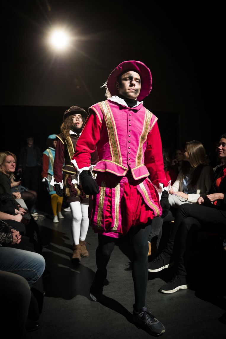 Waarom de stad kiest voor Roetpiet en rest voor Zwarte Piet | De Morgen