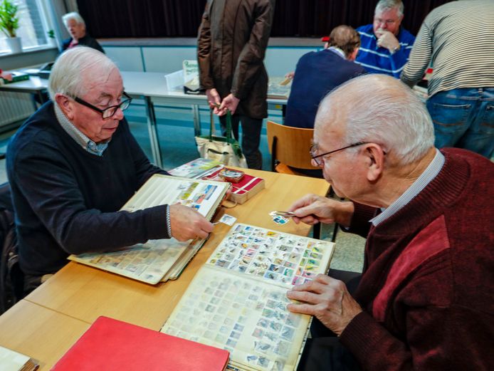 Postzegels verzamelen voorbij? De hobby is springlevend: ‘Nog steeds ...