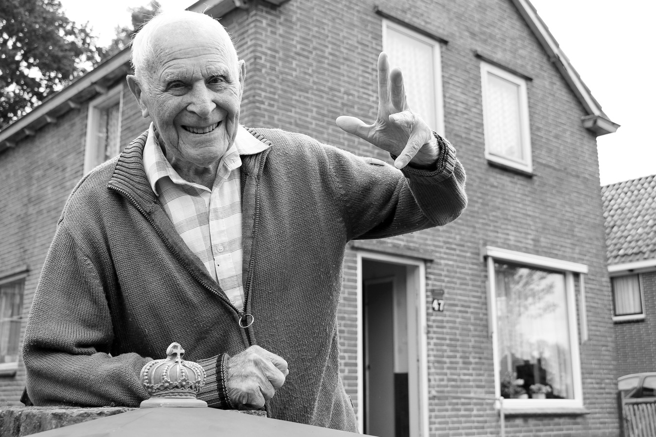 De oudste man van Nederland is 106 en woont in Hilversum. Maar wie hij ... De oudste man van Nederland is 106 en woont in Hilversum. Maar wie hij ...