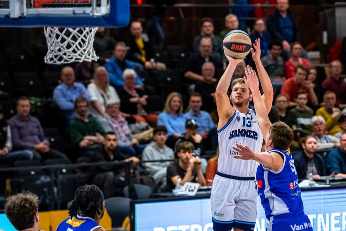 In een kolkende arena boekt Landstede Hammers een heerlijke zege tegen ...