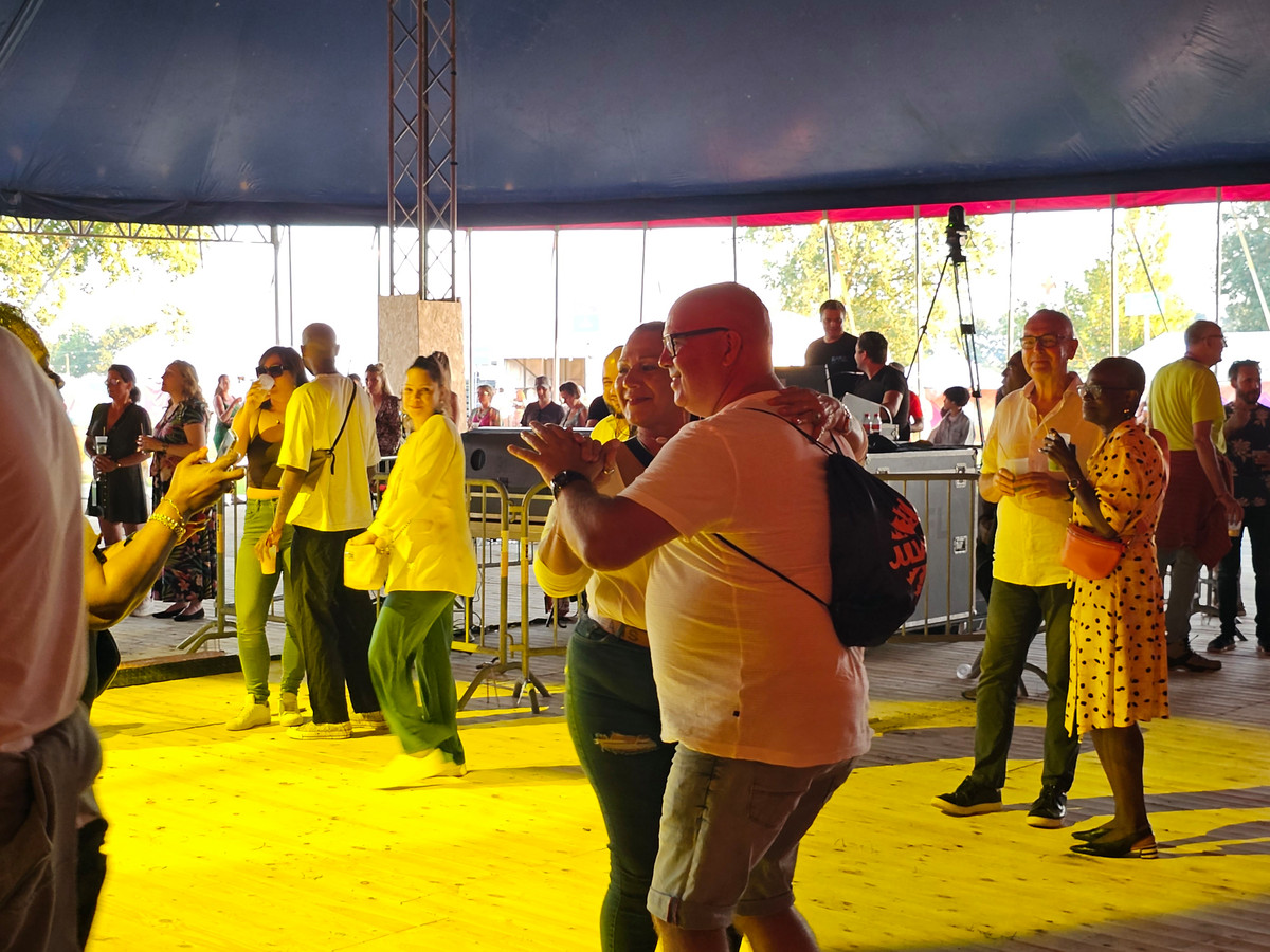 IN BEELD. 40ste Antilliaanse Feesten gestart onder stralende zomerzon ...