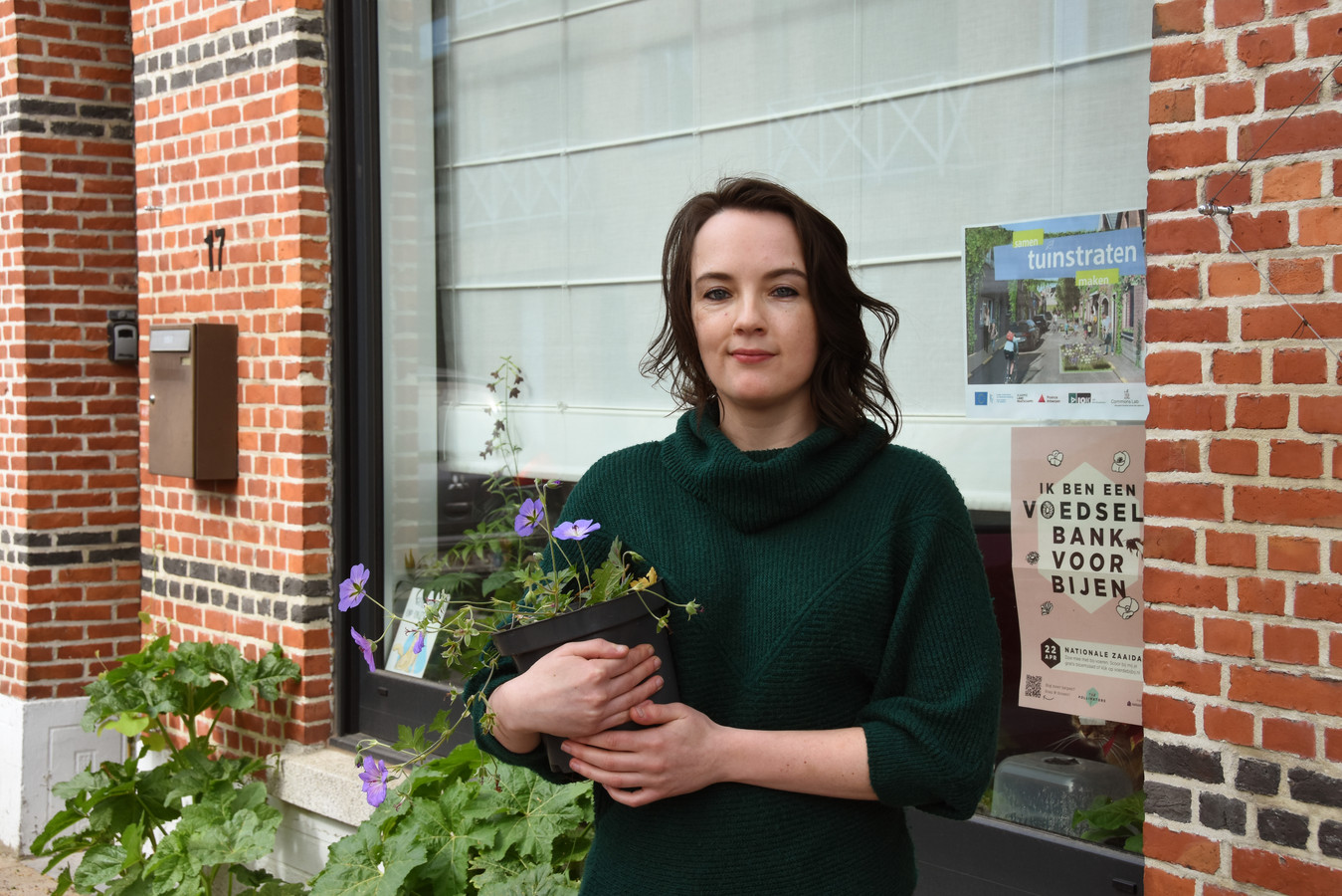 Zandstraat in Balen wordt een echte tuinstraat | Foto | hln.be