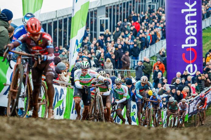 West-Vlaams podium zorgt voor drassig volksfeest tijdens BK veldrijden ...