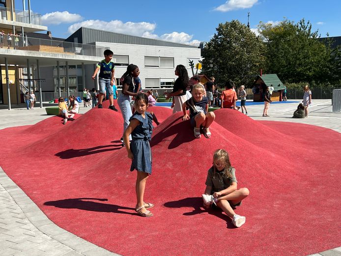 Eerste schooldag meteen in splinternieuw gebouw voor leerlingen Via ...