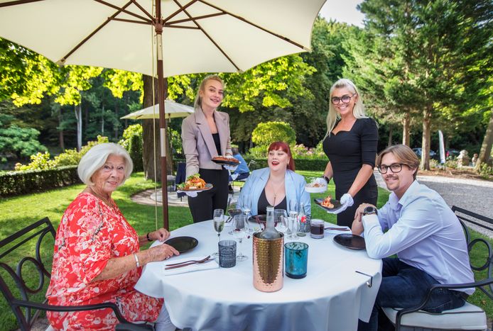 Bij Restaurant Sophie krijg je, lopend over de rode loper, een ...