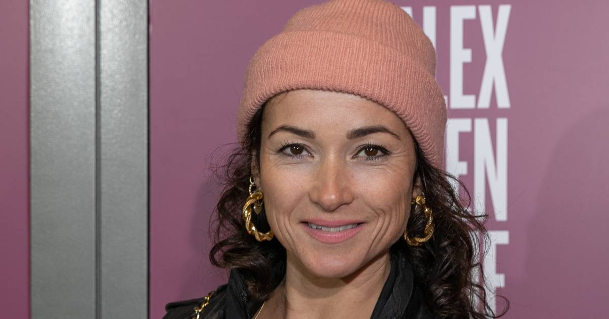 Birgit maakt volgers jaloers en Bibi's buik als bijzettafeltje | Show ...