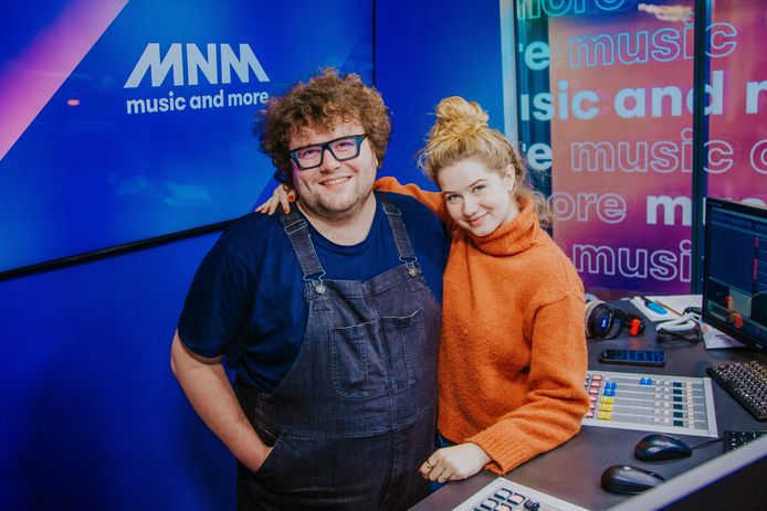 Wie is Manu Van Acker, de man die plots overal opduikt? “Ik ben ...