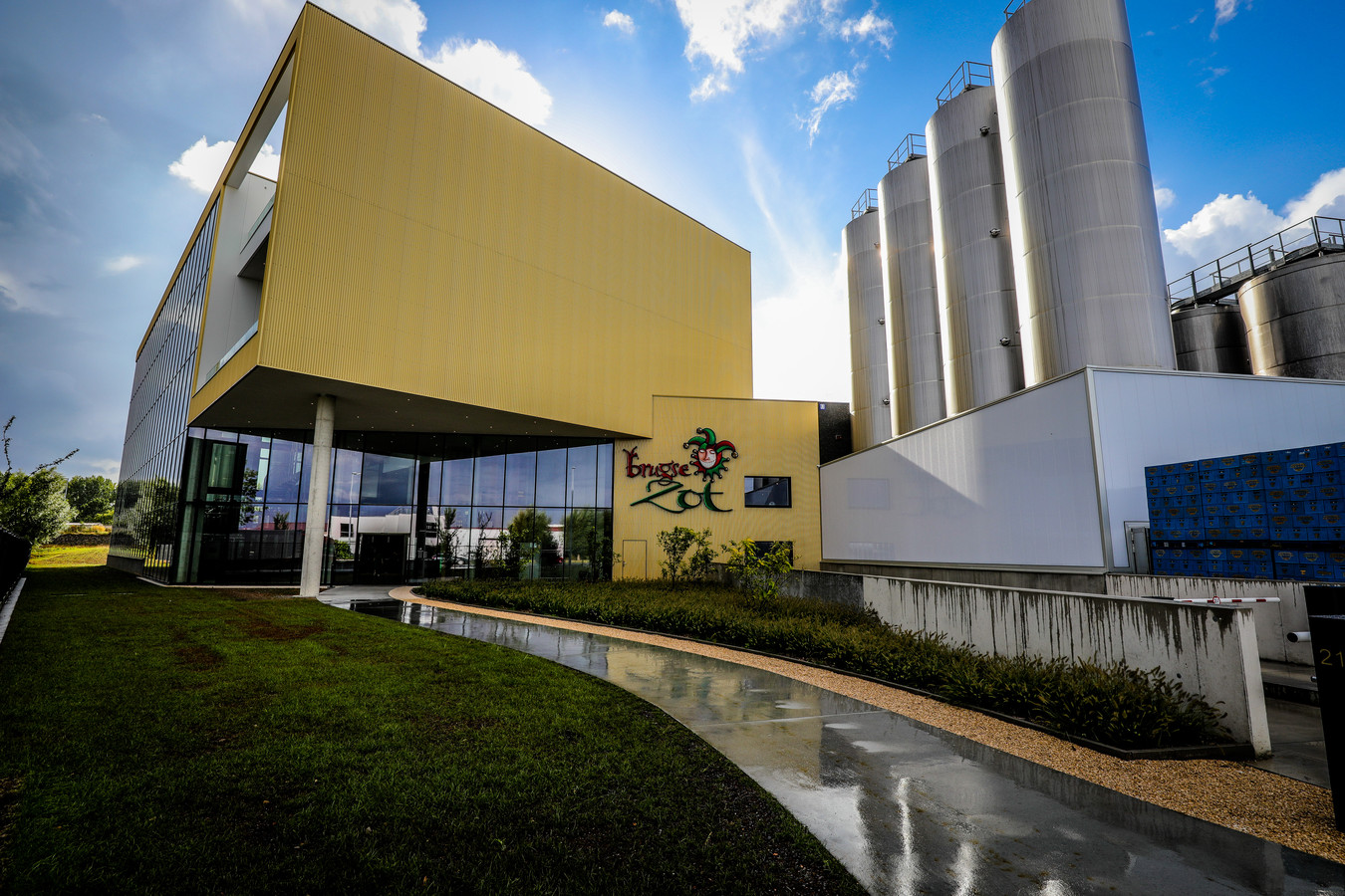 Brouwerij opent nieuwe ‘flesjesfabriek’ op één van de meest zichtbare ...