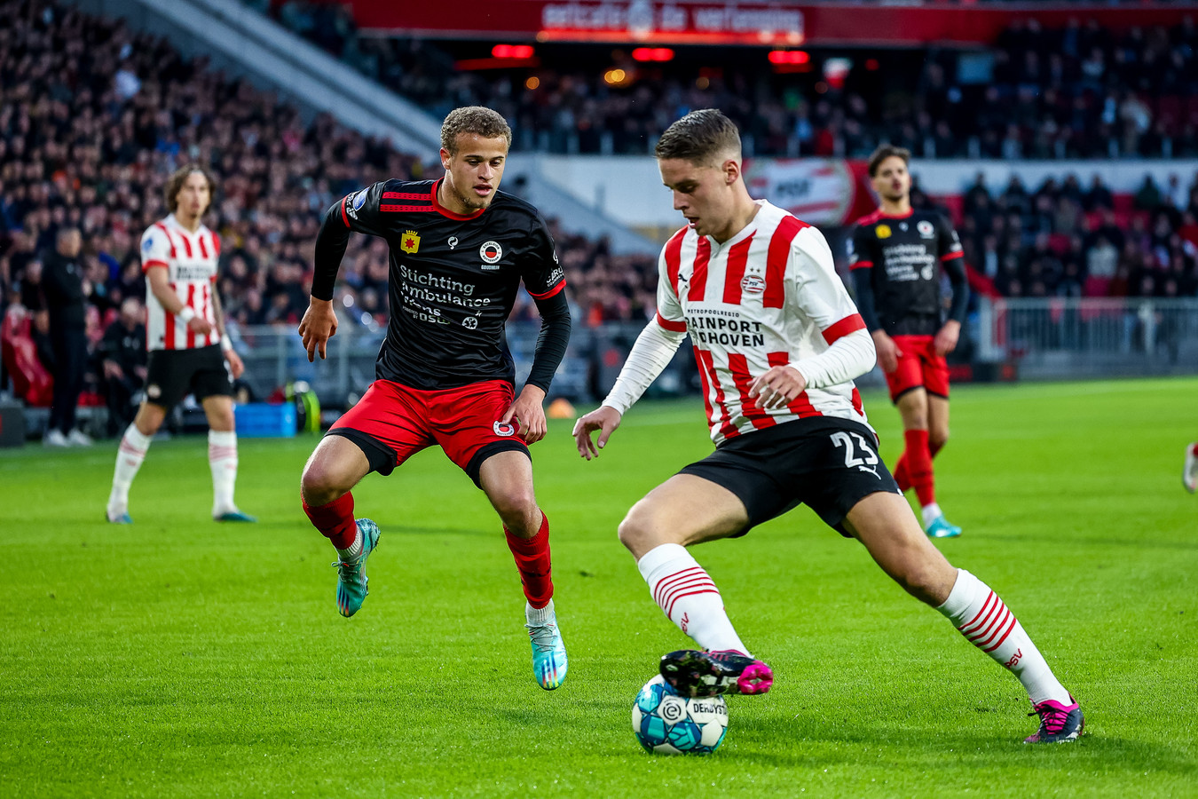 PSV-icoon ziet nog voldoende verbeterpunten bij Joey Veerman: ‘Daarom ...