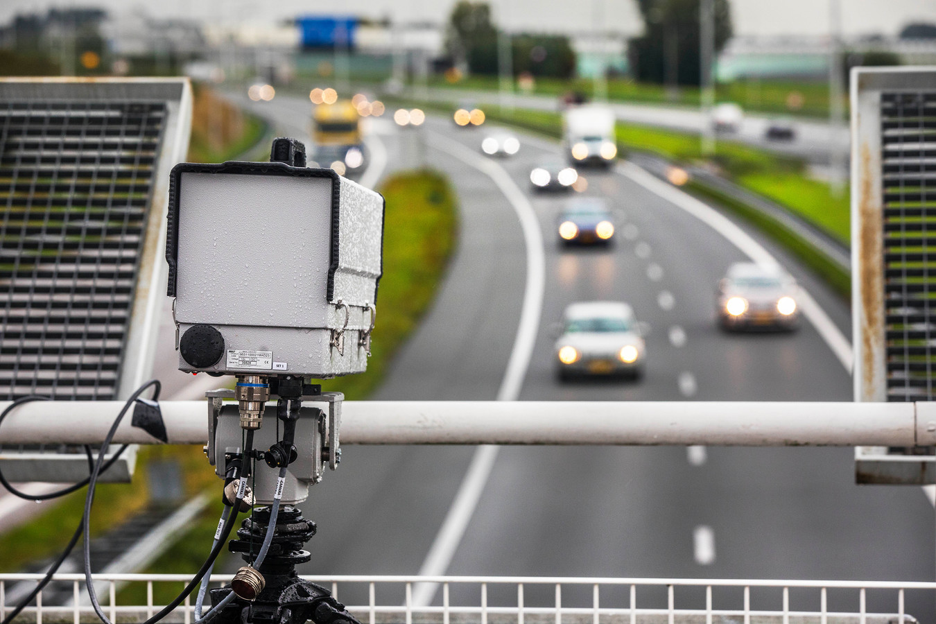 Nieuwe slimme camera ‘kijkt’ door voorruit: 95 procent kans dat appende ...