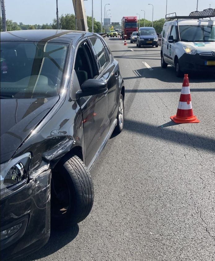 Ongeval op Merwedebrug (A27) bij Gorinchem: ‘Vertraging van 90 minuten over 10 kilometer ...