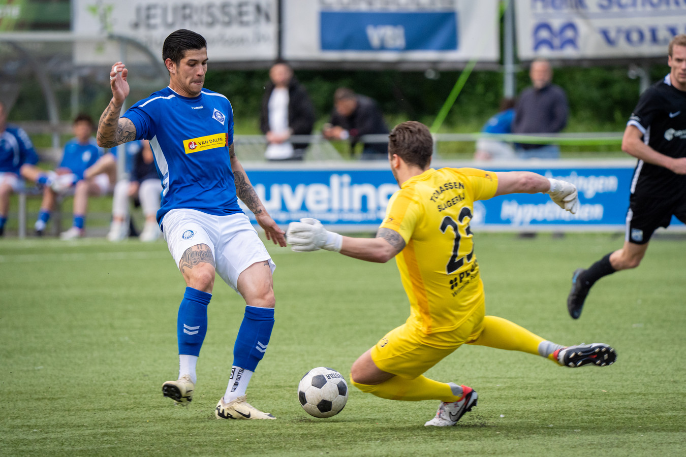 Mees Kuster glipt langs Joris Boehlé naar de koppositie, Jamarro Diks ...