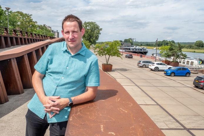 Arjan deelde highfives en flesjes water uit, nu is hij de ...