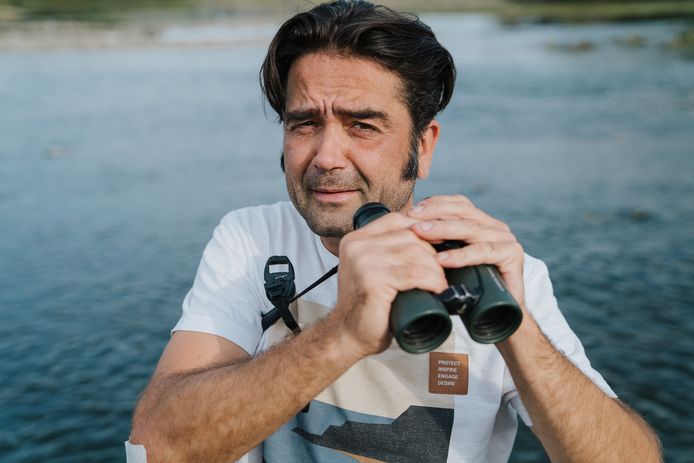 Frank Resseler maakt unieke natuurfilm over de Maas: “Liggend op je rug ...