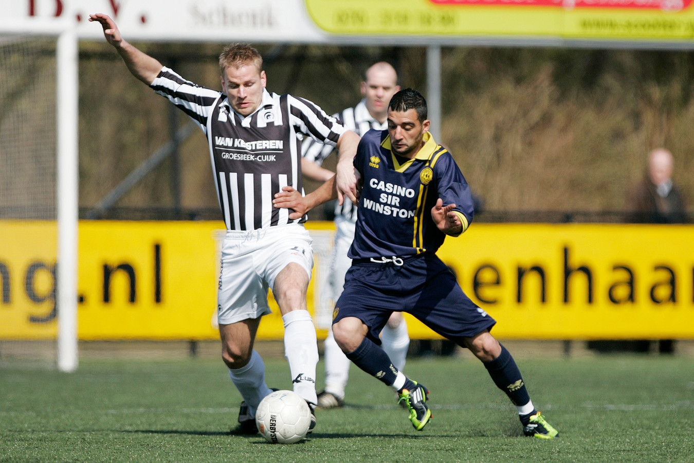 De Sensoy-broers (41) genieten in de krochten van het amateurvoetbal ...