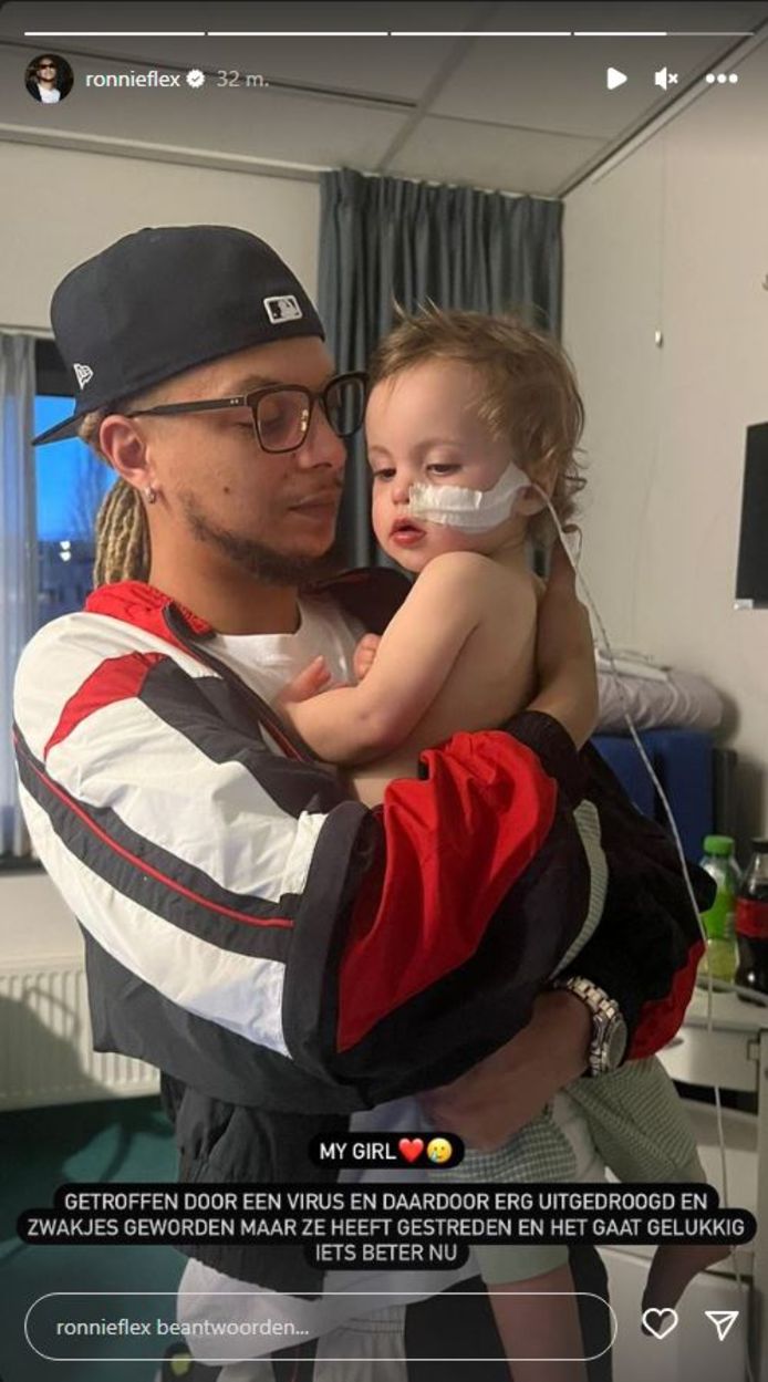 Dochtertje Ronnie Flex en Demi de Boer opgenomen in het ziekenhuis | Show | ed.nl