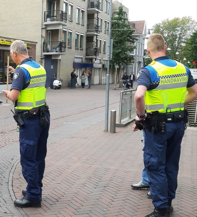 ‘Ook de handhavers van Enschede verdienen een bonus’ | Enschede | AD.nl