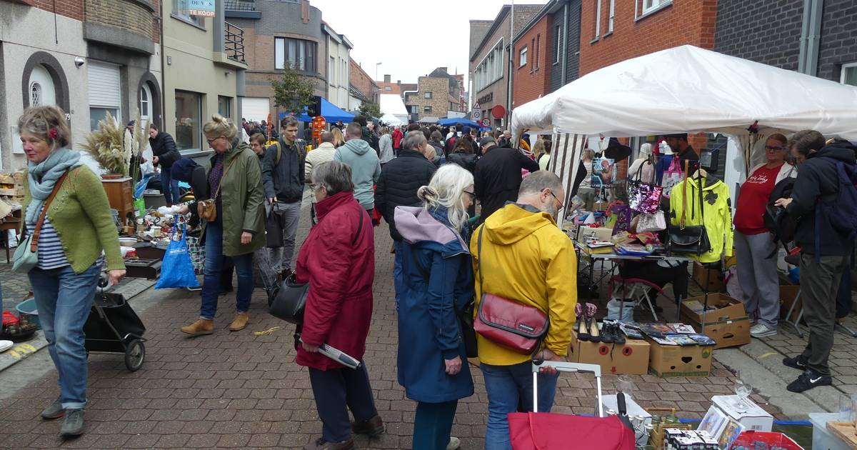 Vroeg regenweer houdt deel marktkramers weg van Kaaifeesten, bezoekers wel talrijk aanwezig ...