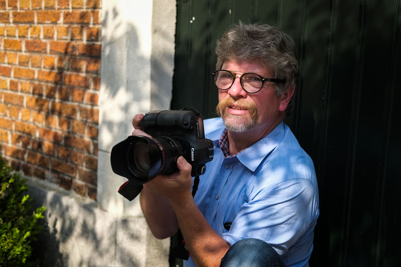 Fotograaf maakt reeks rond Boomse ‘verlatenheid’ in coronatijden: 130 ...