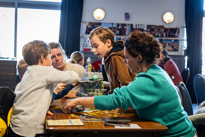 Vanuit heel Twente komen mensen naar Aadorp voor razend populaire ...