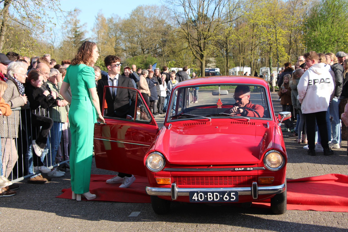 Als VIP afgezet op de rode loper: Staring College-examenklassers in ...