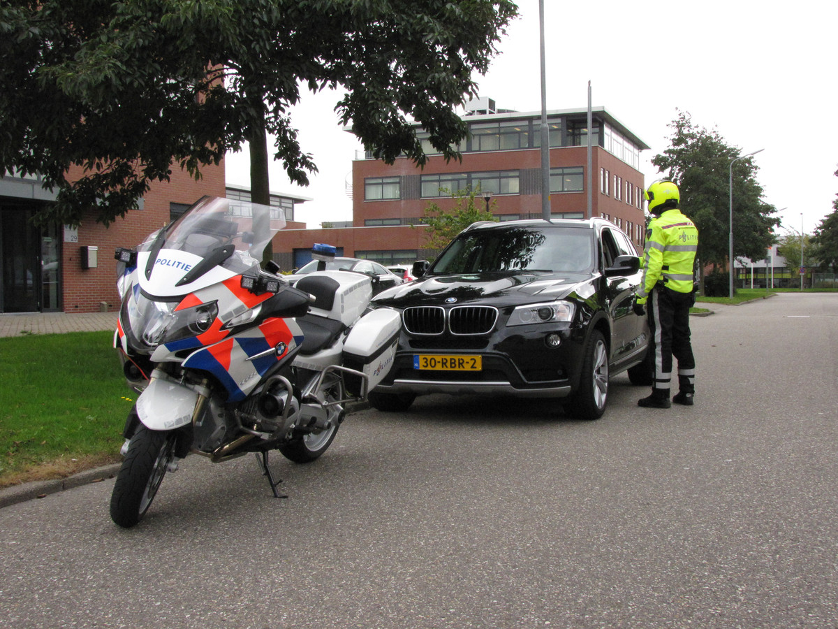 Motoragent moet BMW rijden: of hij wil of niet | Foto | AD.nl
