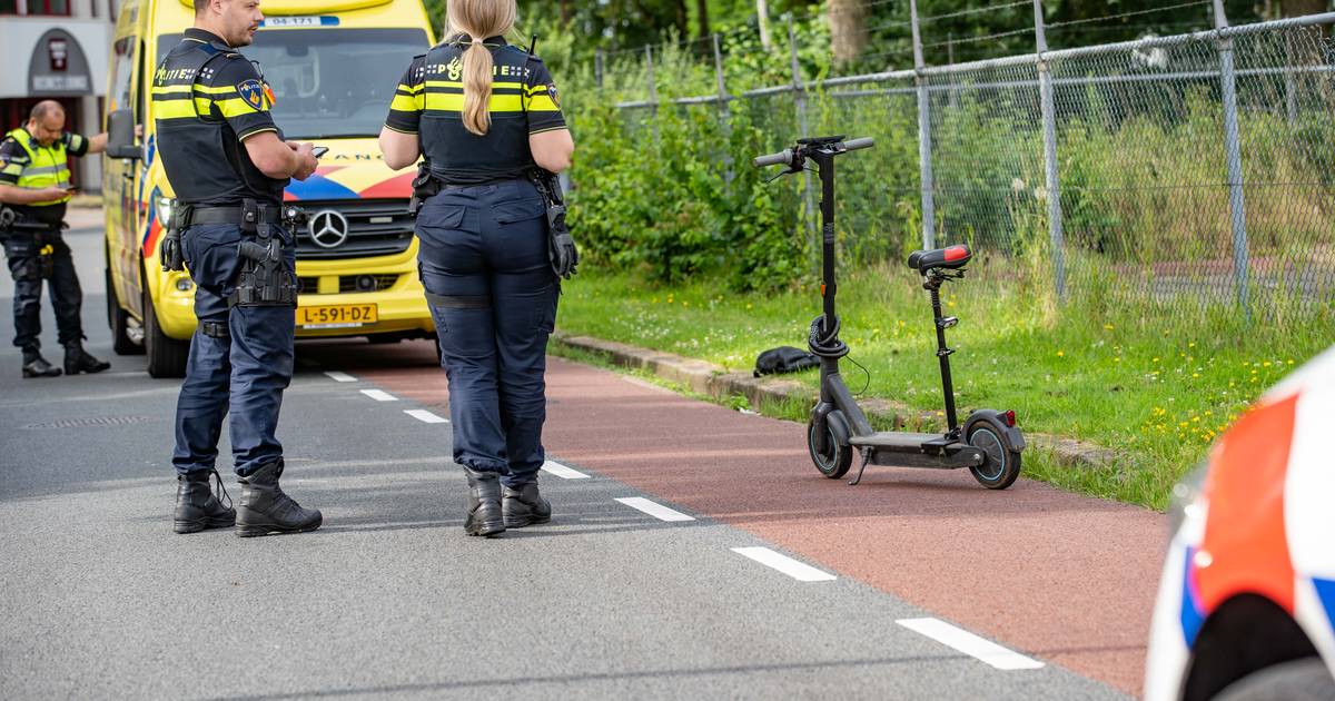 Voorbijgangers treffen gewonde man aan na ongeluk met elektrische step ...