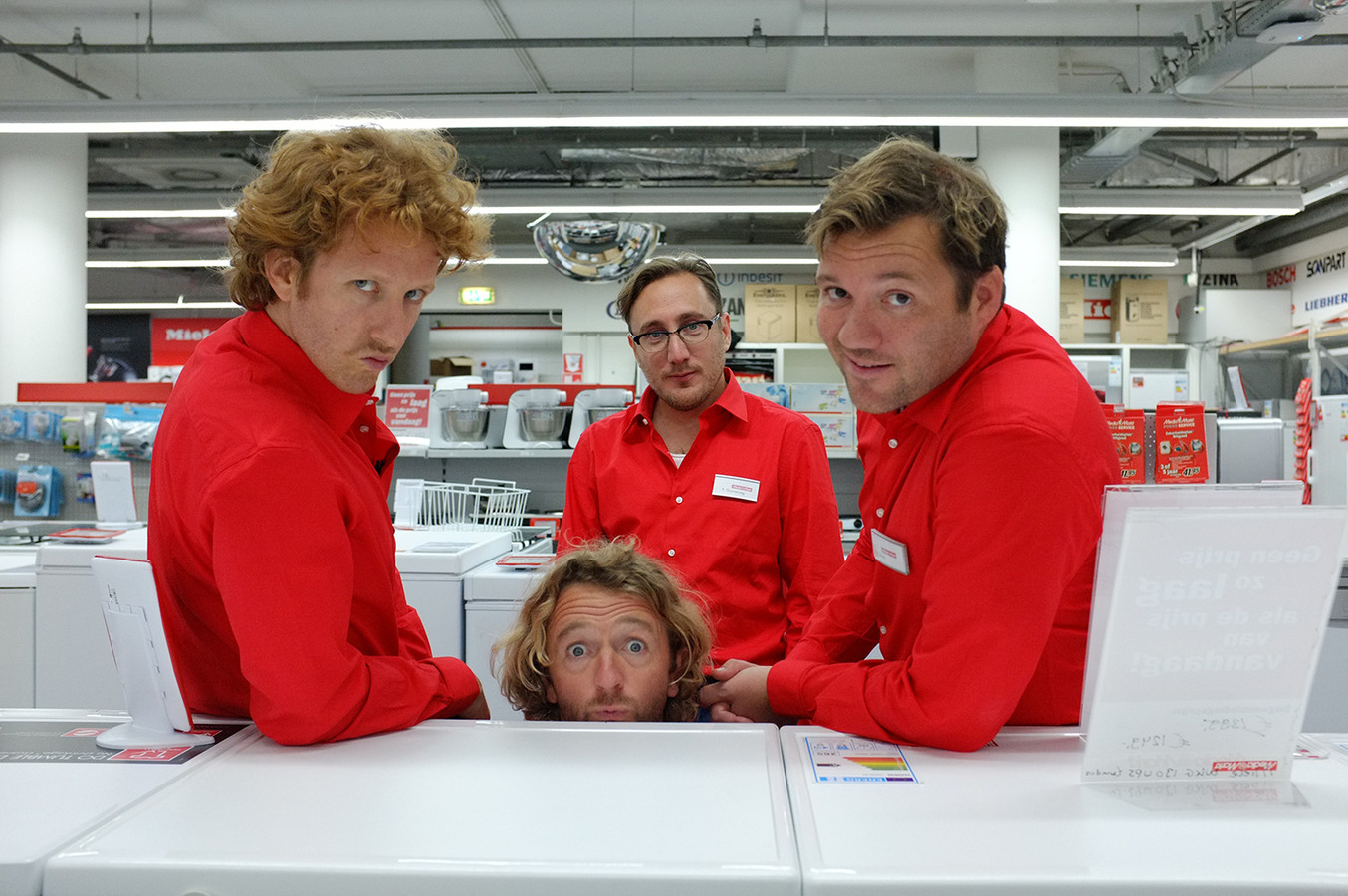 Ilse 'Juf Ank' Warringa in vrouwenversie van Foute Vrienden | Foto ...