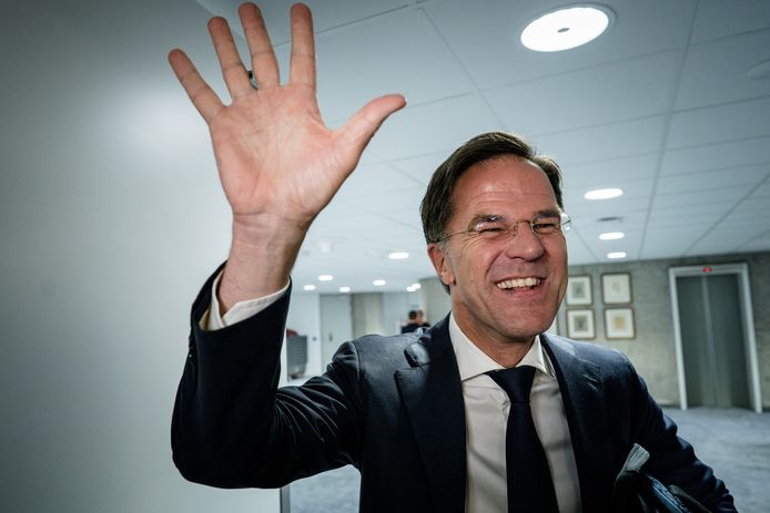 🎧 Mark Rutte is al begonnen om zichzelf in Nederland uit te gummen ...